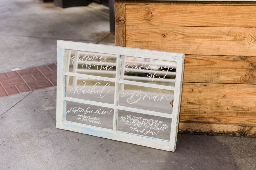 Your Guide to Wedding Signage - Write Pretty for Me