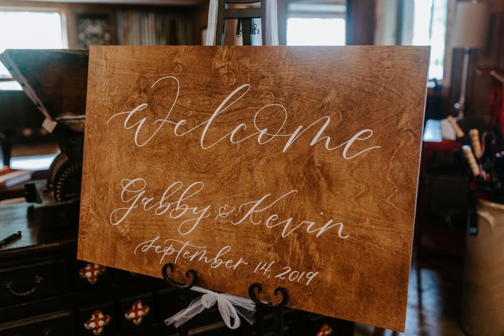 Your Guide to Wedding Signage - Write Pretty for Me